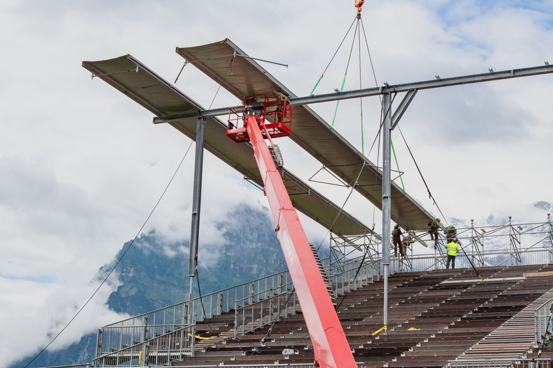 ESAF 2025 Aufbau Arena Tribuene B Dach MRH DSC6698