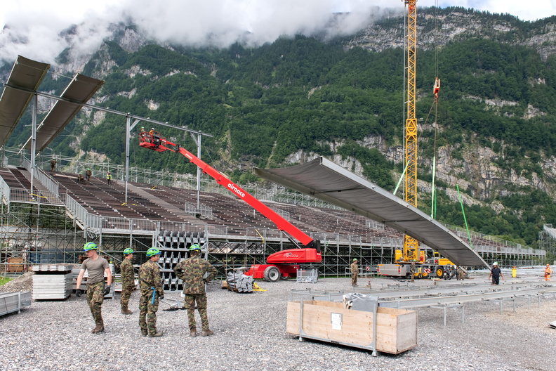 ESAF 2025 Aufbau Arena Tribuene B Dach MRH DSC6755