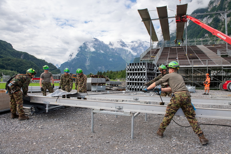 ESAF 2025 Aufbau Arena Tribuene B Dach MRH DSC6776