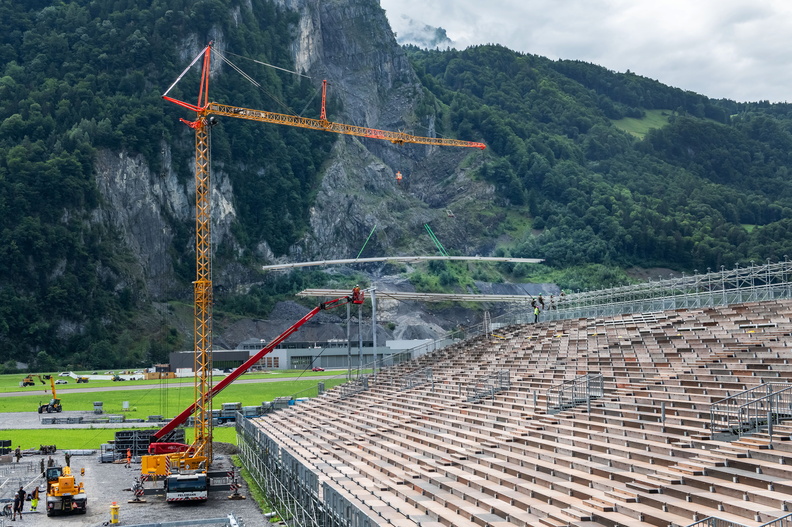 ESAF 2025 Aufbau Arena Tribuene B Dach MRH DSC6851